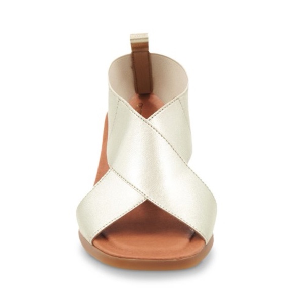 Andre Assous | Shoes | Andre Assous Naira Sandal Featherweights Heel ...